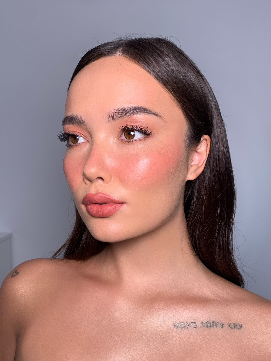 Versatile Makeup for Unrestrained Beauty – Kiss and Smink